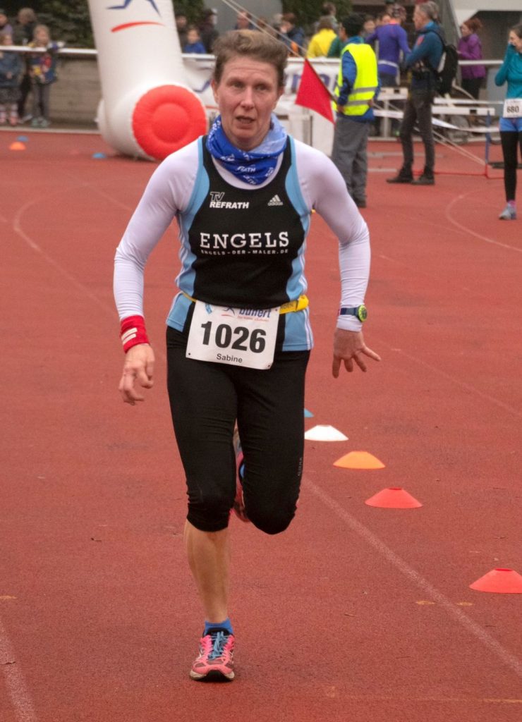 Sabine Singer gewinnt den 10-Meilen Sommerlauf in Porz – TVR Running